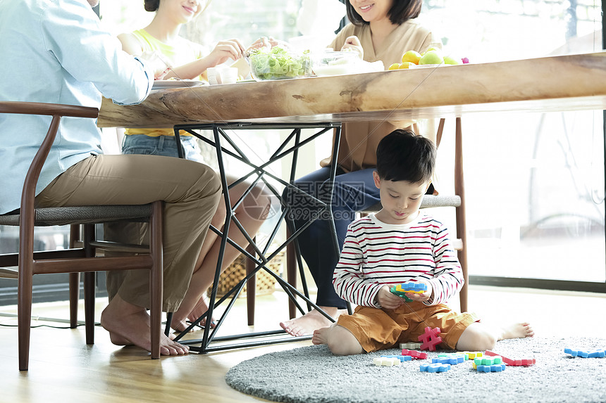 和睦的家庭生活高清图片下载-正版图片502303721-摄图网