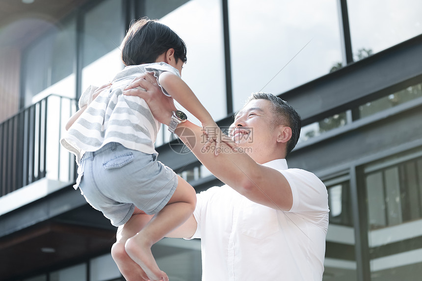 和睦的家庭生活高清图片下载-正版图片502303736-摄图网
