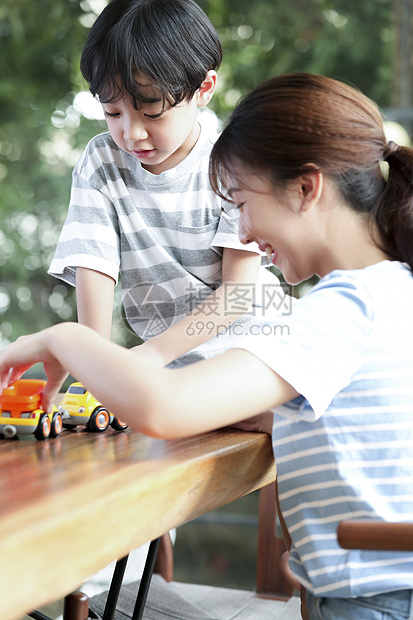 和睦的家庭生活高清图片下载-正版图片502303755-摄图网