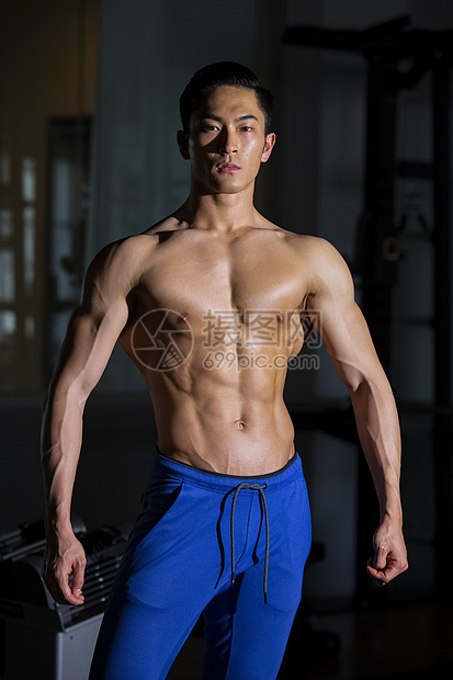 健身房肌肉男性形象高清图片下载-正版图片502335457-摄图网