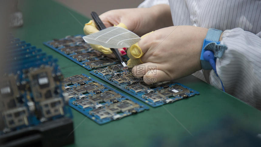 手机工厂生产加工高清图片下载-正版图片502415386-摄图网