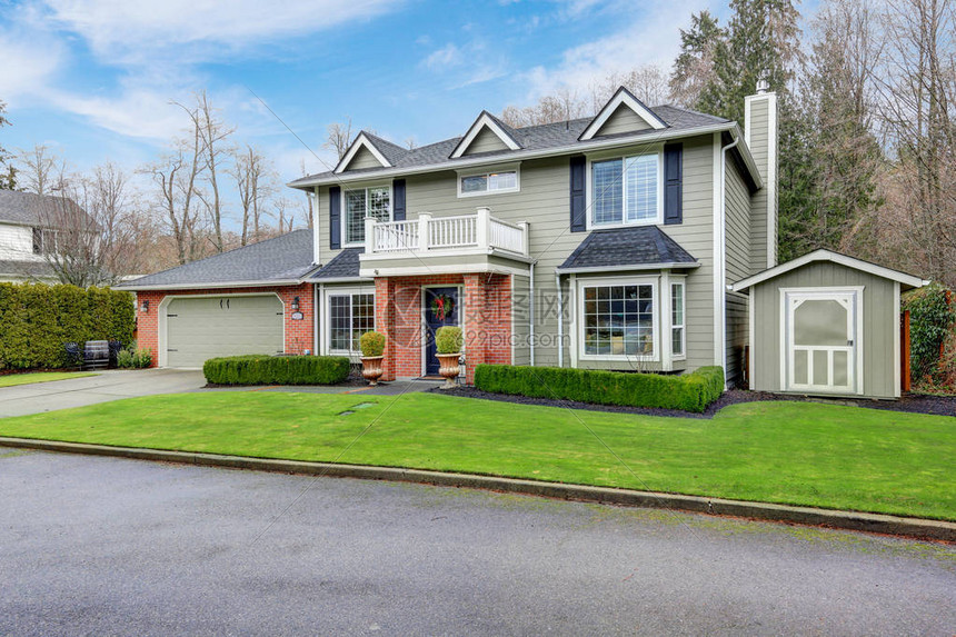 外部的美国殖民地风格的房子高清图片下载-正版图片502463904-摄图网