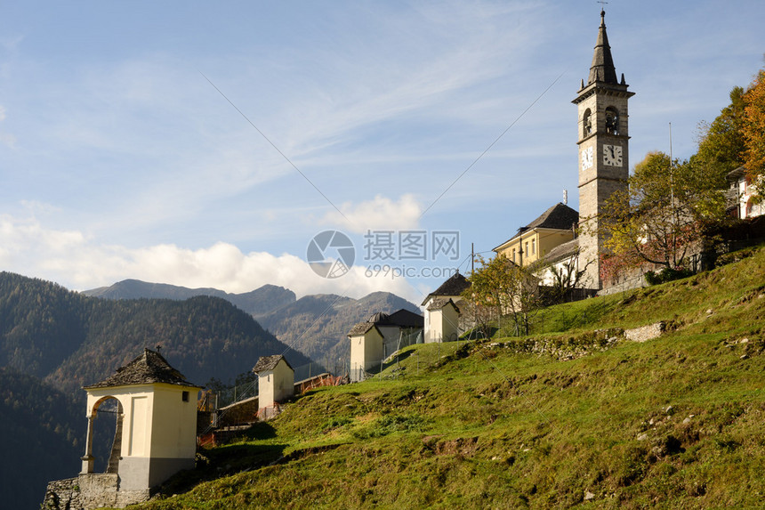 瑞士Onsernone山谷的Comolo高清图片下载-正版图片502543355-摄图网