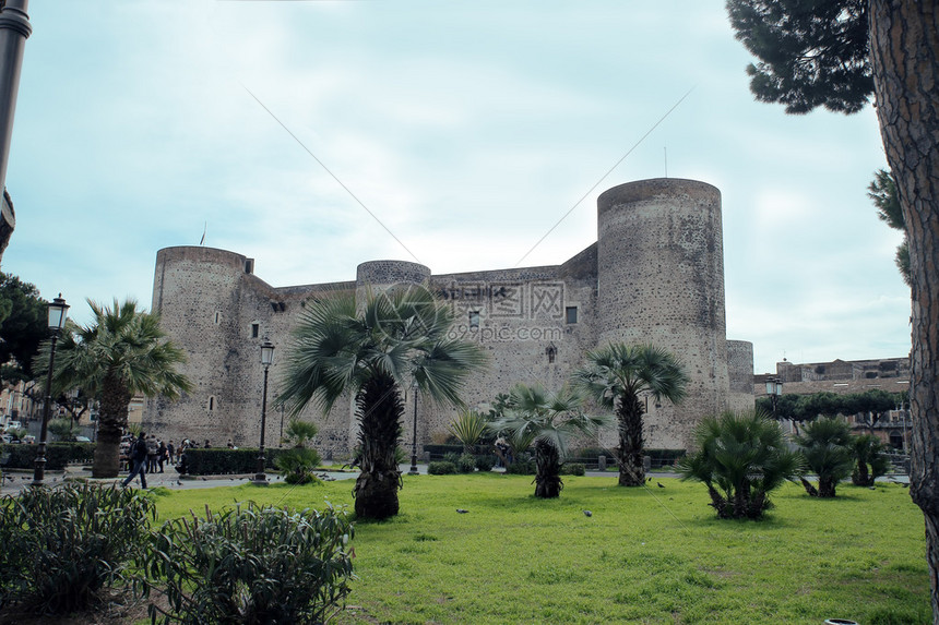 意大利卡塔尼亚古老的Castello高清图片下载-正版图片502569626-摄图网