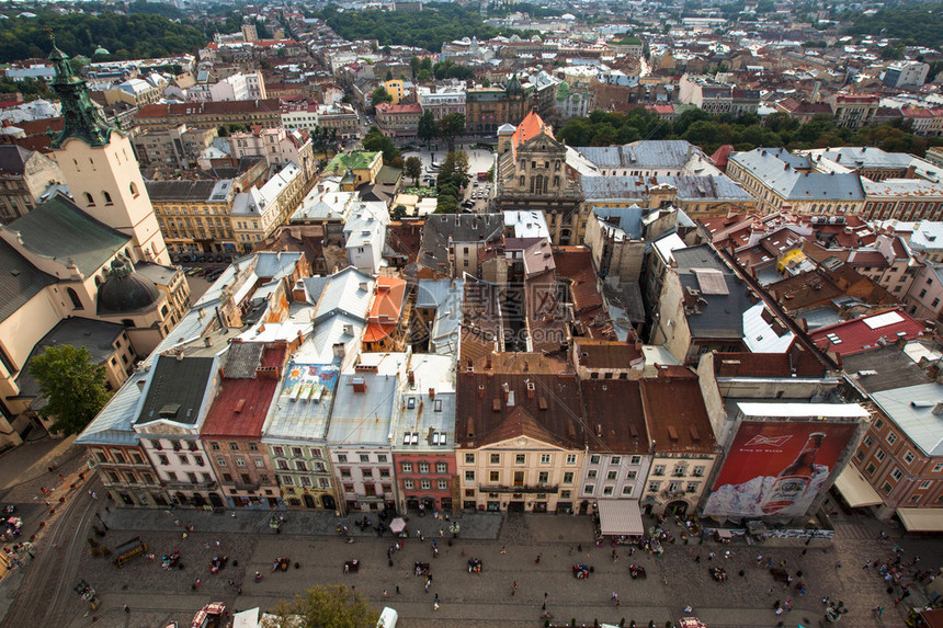 从利沃夫市政厅的顶视图建设城市的城市管理目前为游客开放的观点高清图片下载-正版图片502636785-摄图网