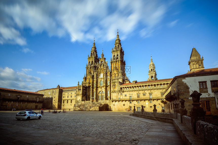 圣地亚哥德孔波斯特拉大教堂在夏日加利高清图片下载-正版图片502639175-摄图网