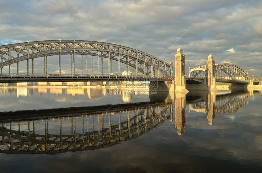 彼得大桥Bolsheokhtinsky桥是圣彼得堡Neva高清图片下载-正版图片502641345-摄图网