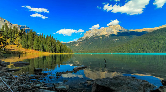 不列颠哥伦比亚省Kelowana湖奥卡纳根湖加拿大冬季末雪高清图片下载-正版图片503654995-摄图网