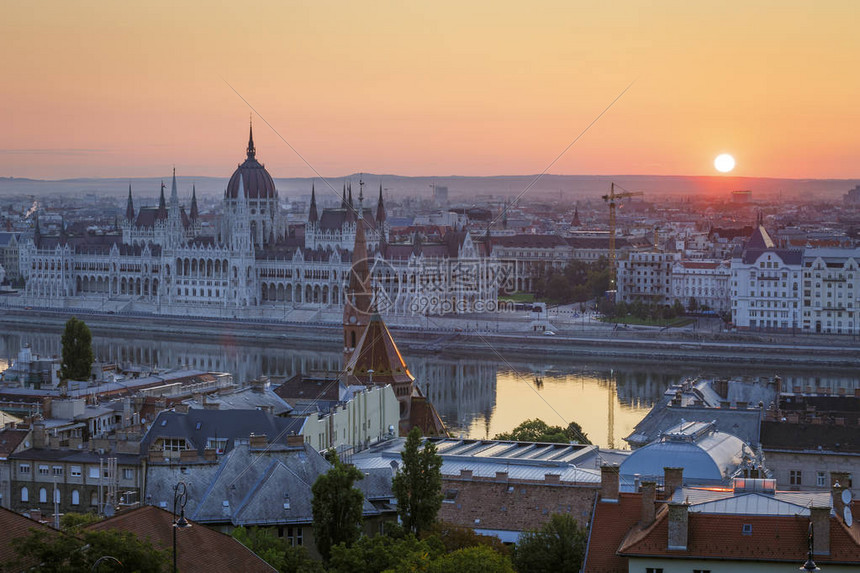 匈牙利议会在布达区渔夫巴斯托Buda高清图片下载-正版图片502655759-摄图网