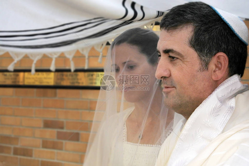 犹太新娘和新郎在现代东正教犹太婚礼上结婚见ac54970高清图片下载 正版图片502684662 摄图网