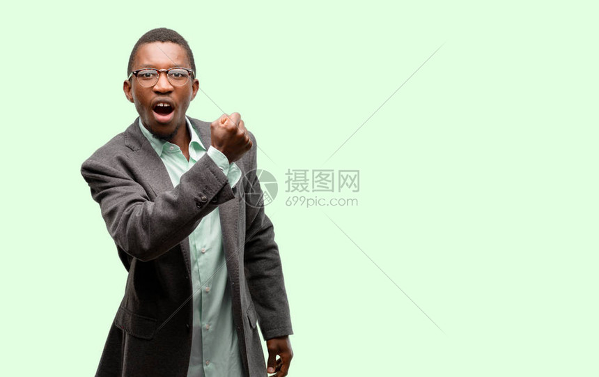 非洲黑人穿着令人恼怒和愤怒的夹克高清图片下载 正版图片502715960 摄图网