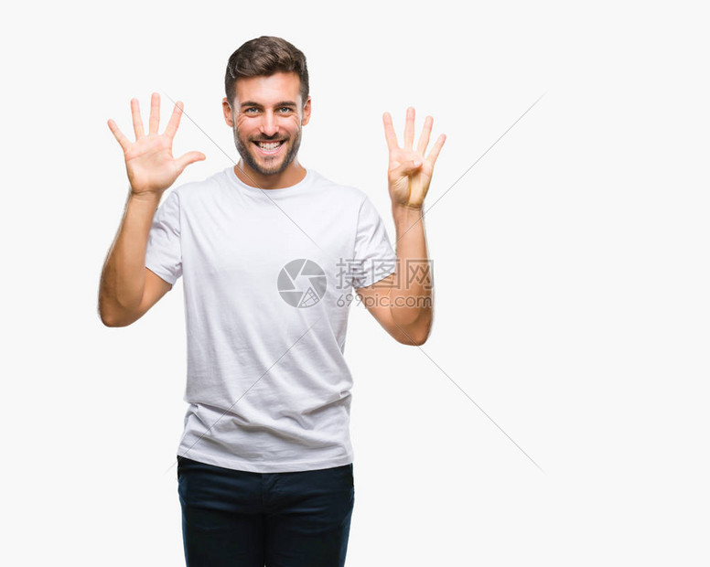 英俊的年轻男子在孤立的背景展示并用手指举起第九指同时微笑自信和快乐高清图片下载 正版图片502741232 摄图网