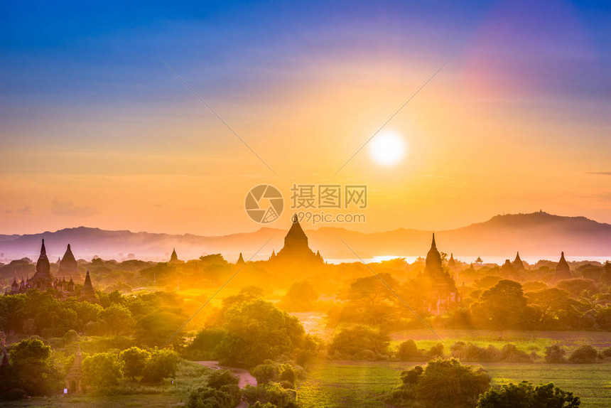 缅甸古代寺庙Bagan日落时考古区高清图片下载-正版图片502751056-摄图网