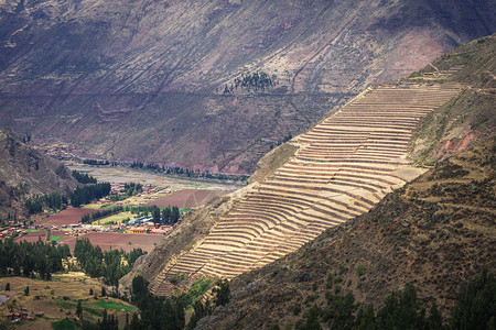 在秘鲁Ollantaytambo的Colossa高清图片下载-正版图片502758906-摄图网