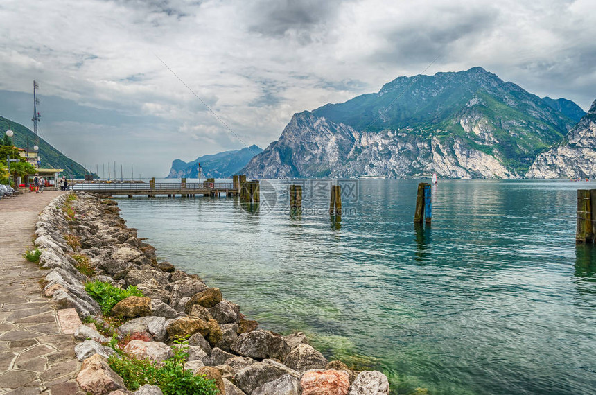 从意大利托博尔镇Torbole对加高清图片下载-正版图片502757325-摄图网
