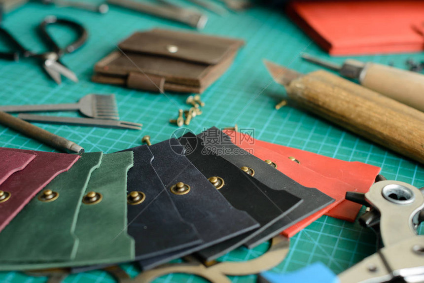 Leathersmith的工作台工作桌高清图片下载-正版图片502776239-摄图网