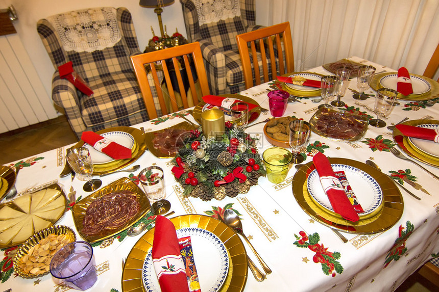 优雅的圣诞桌装饰着典高清图片下载-正版图片502796753-摄图网