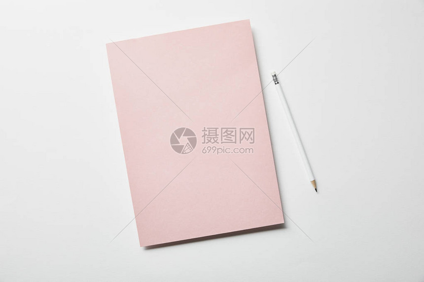 白色表面粉红纸和铅高清图片下载-正版图片502808413-摄图网