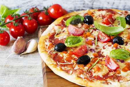 白上美味的意大利比萨高清图片下载-正版图片502824207-摄图网