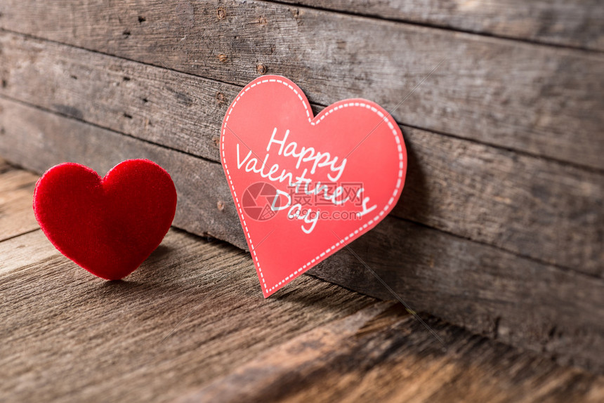 木制背景上的红色赫斯特高清图片下载-正版图片502822923-摄图网