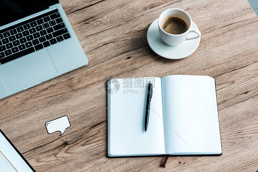 笔记本和笔的顶部视图靠近咖啡杯和高清图片下载-正版图片502848497-摄图网