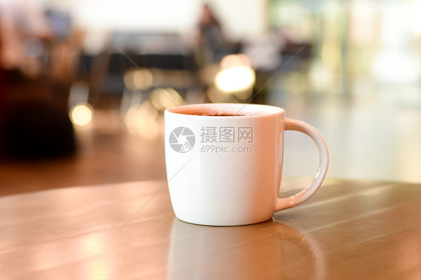 咖啡店桌上的咖啡杯高清图片下载-正版图片502850370-摄图网
