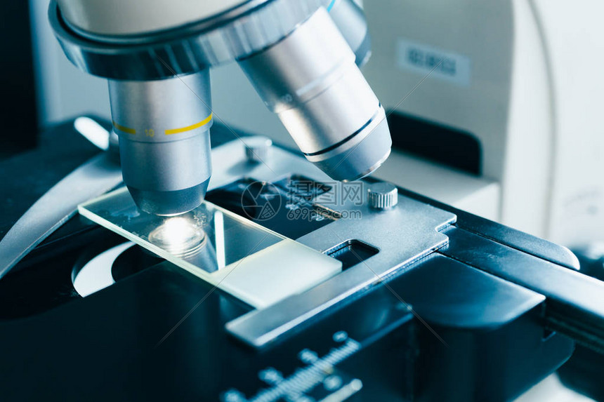 实验室的现代显微镜高清图片下载-正版图片502871623-摄图网
