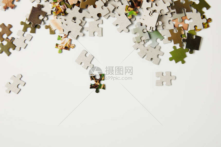 灰色上的jigsaw拼图高清图片下载-正版图片502894451-摄图网