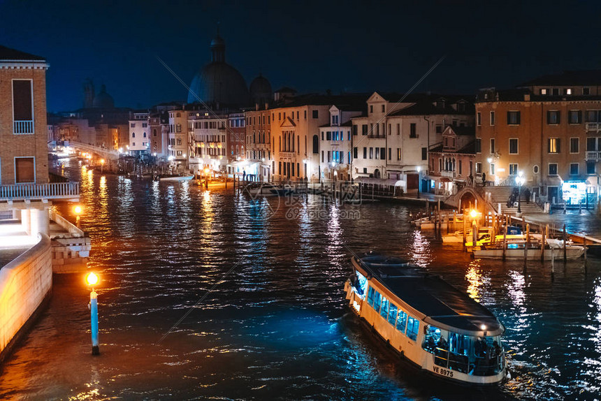 意大利威尼斯意大利威尼斯夜里光亮明高清图片下载-正版图片502916689-摄图网