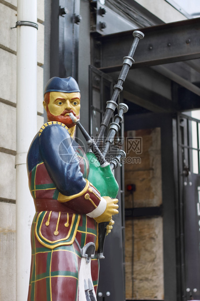 大楼入口附近的Bagp高清图片下载-正版图片502972241-摄图网