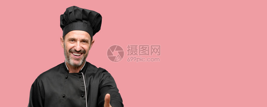 身戴主厨帽的高级厨师佩戴大厨帽子高清图片下载-正版图片502984634-摄图网