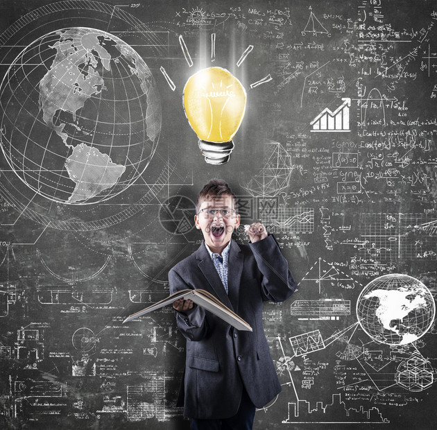 孩子知道如何解决数学问题灯泡在他的头上高清图片下载-正版图片503001301-摄图网