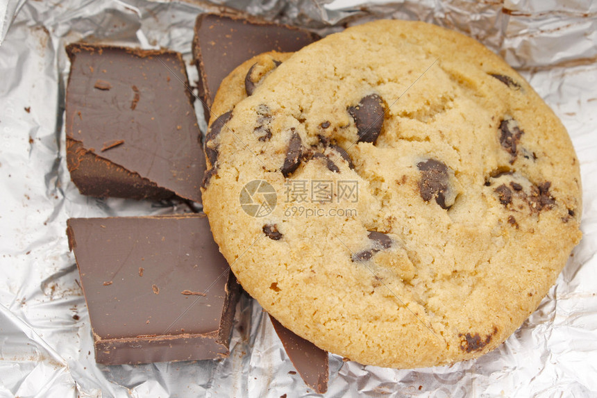hocolate和cookie在箔上高清图片下载-正版图片503012473-摄图网