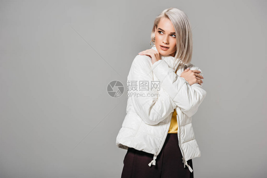 穿着白色夹克的有吸引力的年轻女子高清图片下载 正版图片503050096 摄图网