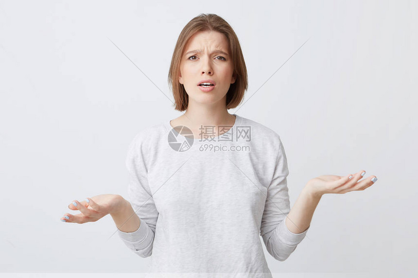 长袖女中迷惑不安的年轻女子的肖像看起来令人迷惑高清图片下载 正版图片503065851 摄图网