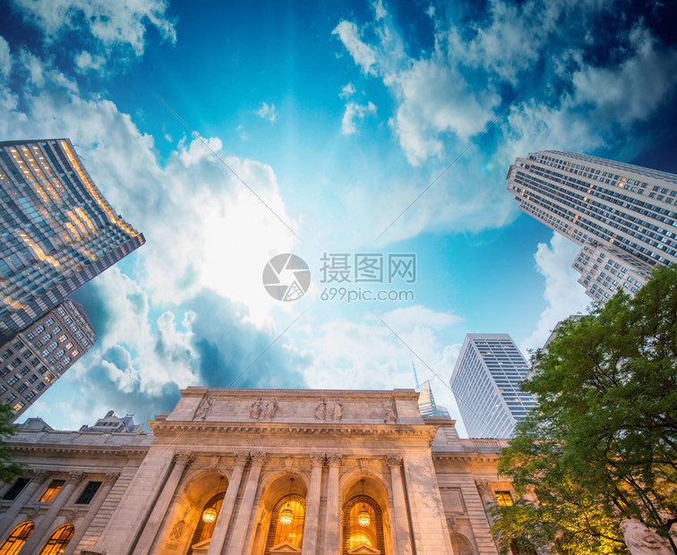 纽约公共图书馆外观与树木和高清图片下载-正版图片503068305-摄图网