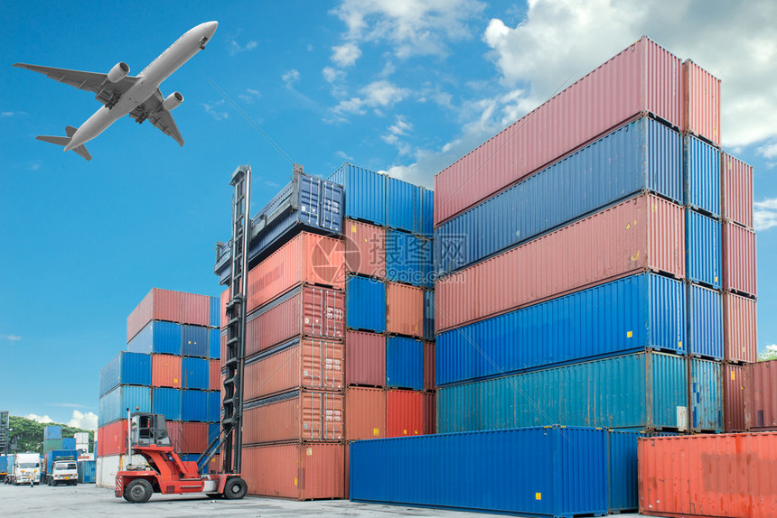 装卸集装箱装至Tr高清图片下载-正版图片503122022-摄图网