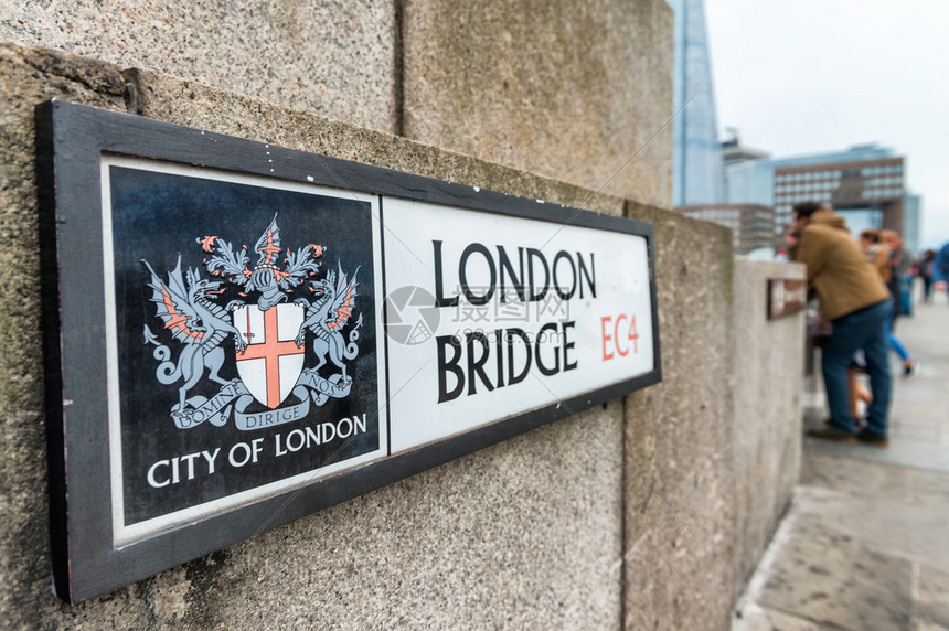 伦敦桥路牌在伦敦高清图片下载-正版图片503165076-摄图网