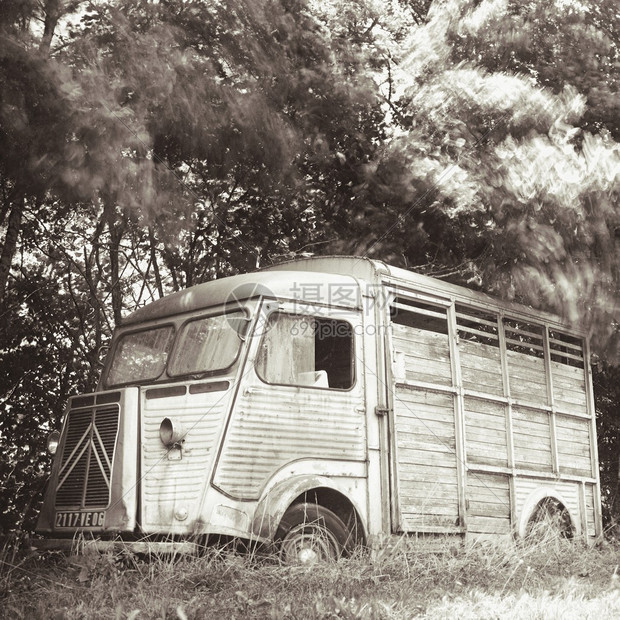 野外弃置的Cit高清图片下载-正版图片503193647-摄图网