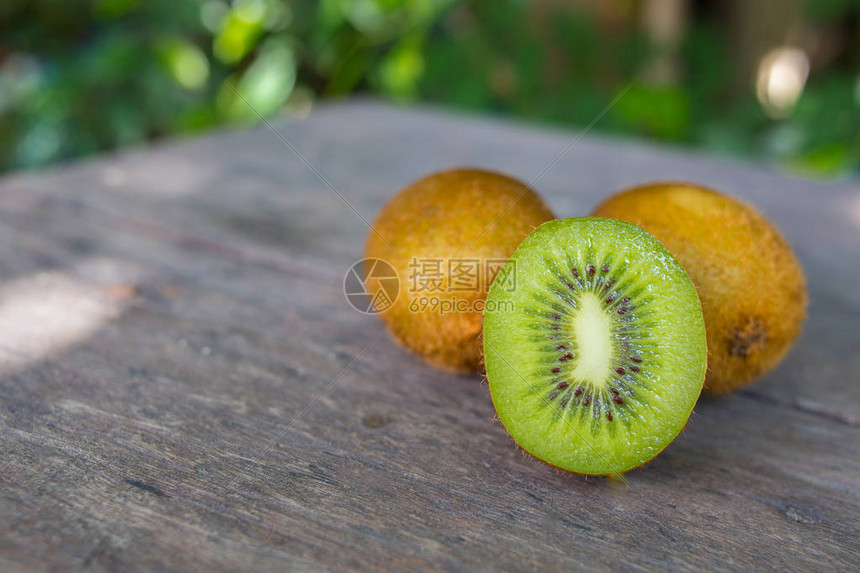 新鲜的Kiwifruit或高清图片下载-正版图片503271488-摄图网