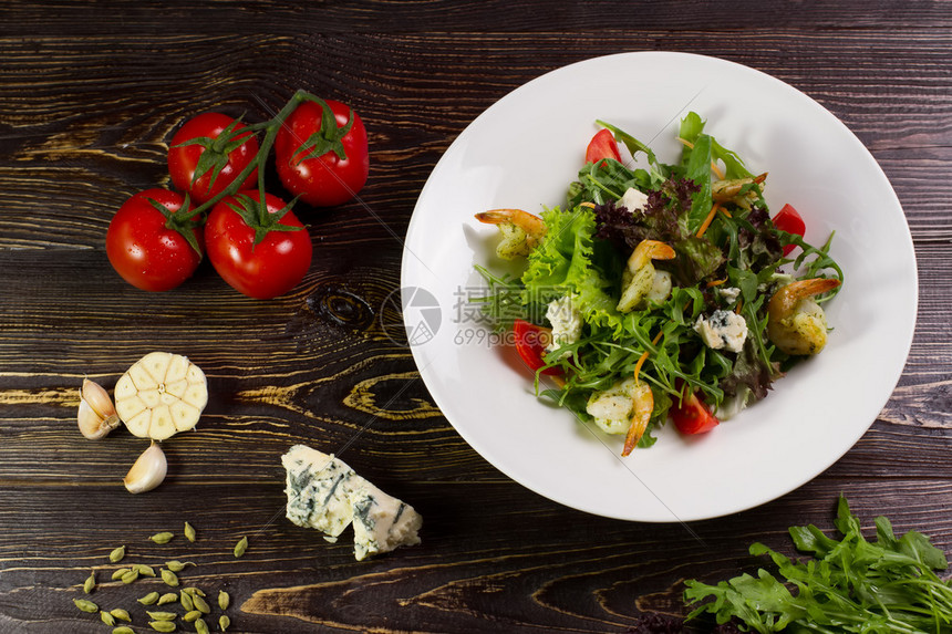 以木制背景的沙拉成份美味高清图片下载-正版图片503285262-摄图网