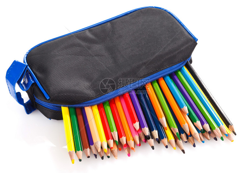 白色背景铅笔盒中的彩色铅笔高清图片下载-正版图片503300474-摄图网