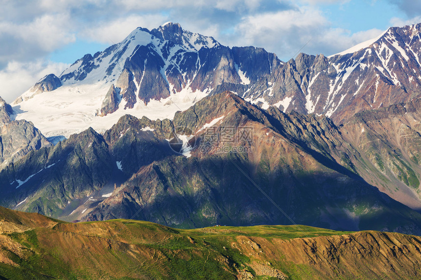 高加索山脉的美丽风景高清图片下载-正版图片503332382-摄图网