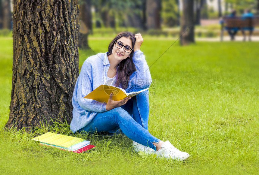 美丽的学生印度女人高清图片下载 正版图片503384922 摄图网
