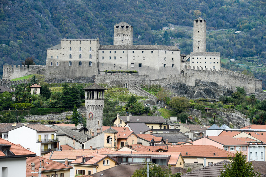 位于贝林佐纳的Castelgrande堡瑞士阿尔卑斯山高清图片下载-正版图片503400667-摄图网