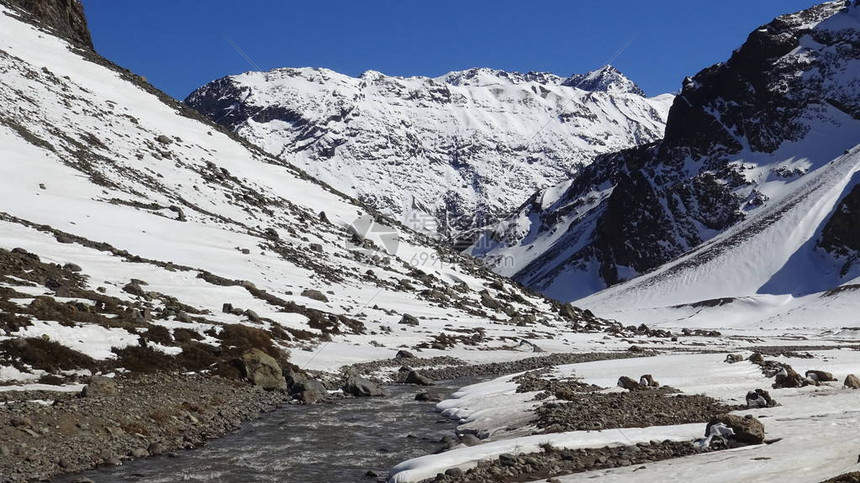 智利圣地亚哥冬季的山雪风景智高清图片下载-正版图片503418887-摄图网