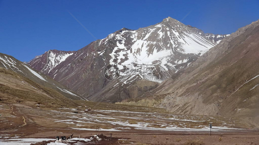 智利圣地亚哥冬季的山雪风景智高清图片下载-正版图片503418970-摄图网