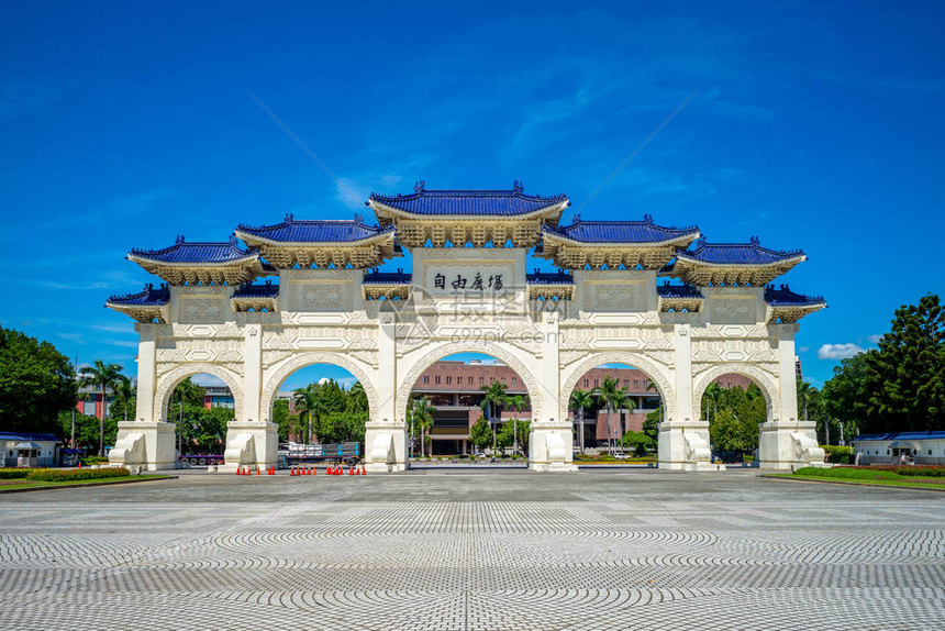 上方四个人物的意思是自由广场LibertyS高清图片下载-正版图片503420896-摄图网