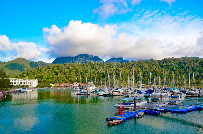 马来西亚兰卡威岛的船高清图片下载-正版图片503440461-摄图网