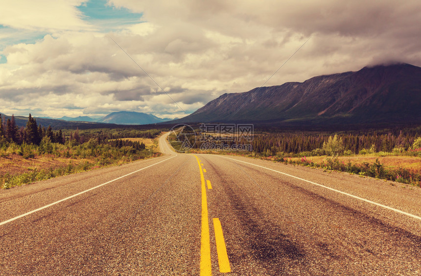 夏季的加拿大光景山PicturesqueCan高清图片下载-正版图片503471553-摄图网